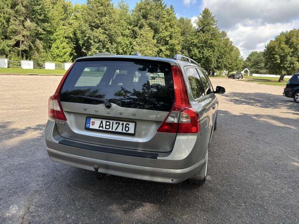 Dzeltens Volvo V70 2008 Utena, ar dzinēja tilpumu 2.40 L un nobraukumu 377 tūkst. km par 2800 €, foto 3 vietnē AUTOMOTO.COM.LV