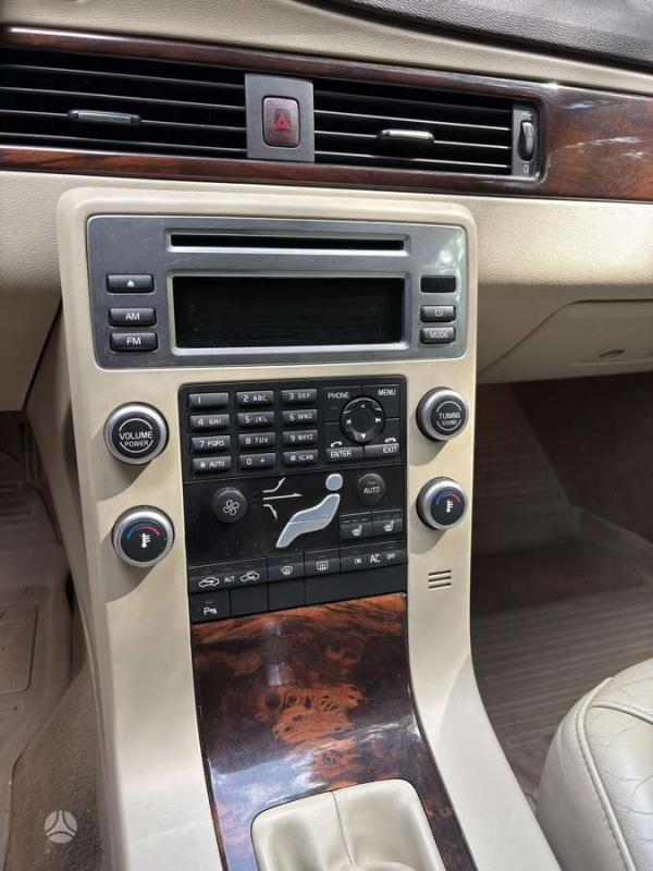 Dzeltens Volvo V70 2008 Utena, ar dzinēja tilpumu 2.40 L un nobraukumu 377 tūkst. km par 2800 €, foto 9 vietnē AUTOMOTO.COM.LV