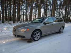 Yellow Volvo V70 2011 in Silute, with an engine capacity of 2.00 L and mileage of 306 thousand km for 6400 €, photo 3 on AUTOMOTO.COM.LV