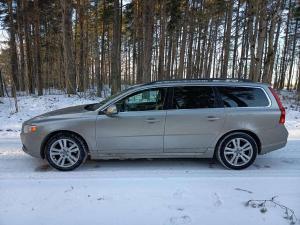 Yellow Volvo V70 2011 in Silute, with an engine capacity of 2.00 L and mileage of 306 thousand km for 6400 €, photo 4 on AUTOMOTO.COM.LV