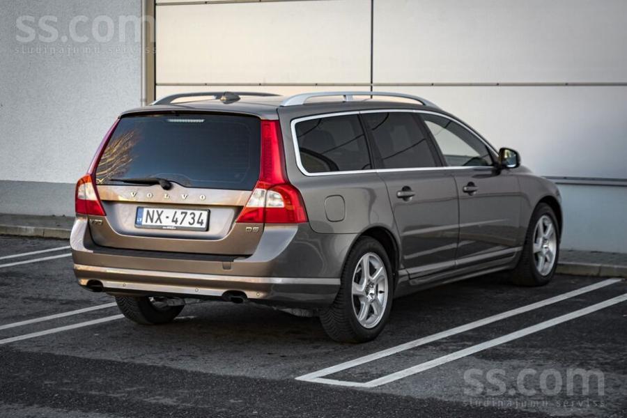 Dzeltens Volvo V70 2011 Rīga, ar dzinēja tilpumu 2.40 L un nobraukumu 0 tūkst. km par 6490 €, foto 5 vietnē AUTOMOTO.COM.LV