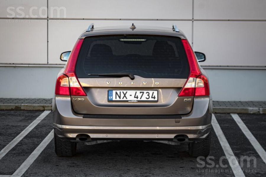 Dzeltens Volvo V70 2011 Rīga, ar dzinēja tilpumu 2.40 L un nobraukumu 0 tūkst. km par 6490 €, foto 6 vietnē AUTOMOTO.COM.LV
