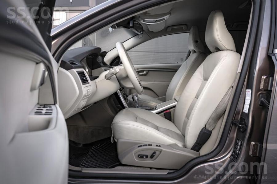 Dzeltens Volvo V70 2011 Rīga, ar dzinēja tilpumu 2.40 L un nobraukumu 0 tūkst. km par 6490 €, foto 11 vietnē AUTOMOTO.COM.LV