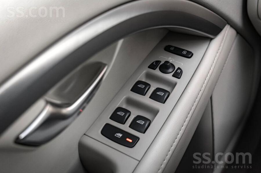 Dzeltens Volvo V70 2011 Rīga, ar dzinēja tilpumu 2.40 L un nobraukumu 0 tūkst. km par 6490 €, foto 17 vietnē AUTOMOTO.COM.LV