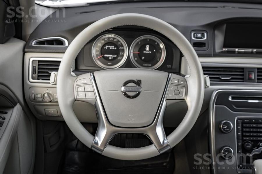 Dzeltens Volvo V70 2011 Rīga, ar dzinēja tilpumu 2.40 L un nobraukumu 0 tūkst. km par 6490 €, foto 23 vietnē AUTOMOTO.COM.LV