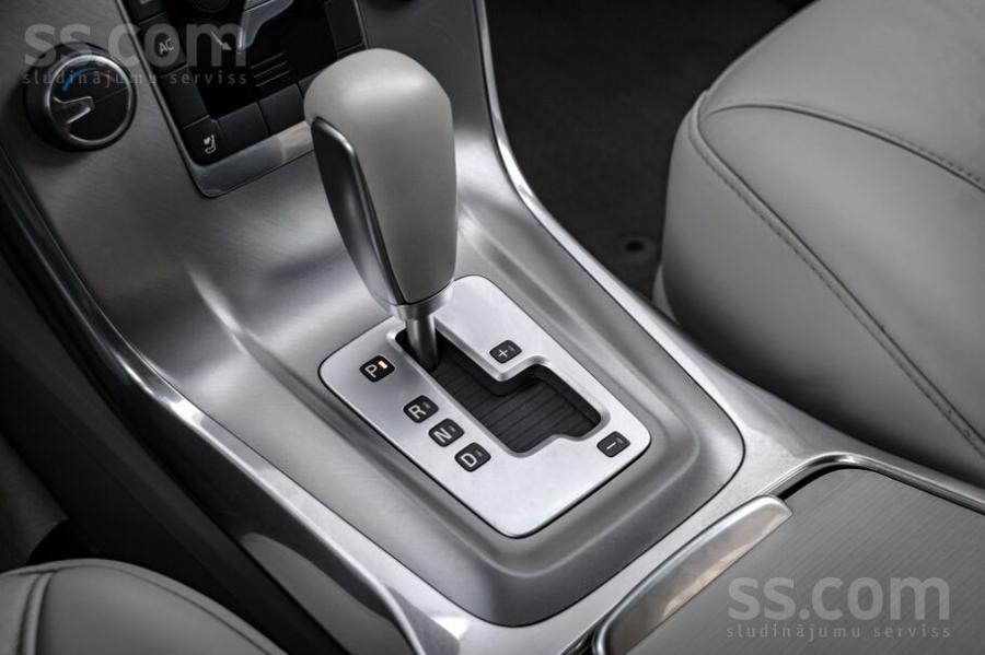 Dzeltens Volvo V70 2011 Rīga, ar dzinēja tilpumu 2.40 L un nobraukumu 0 tūkst. km par 6490 €, foto 26 vietnē AUTOMOTO.COM.LV