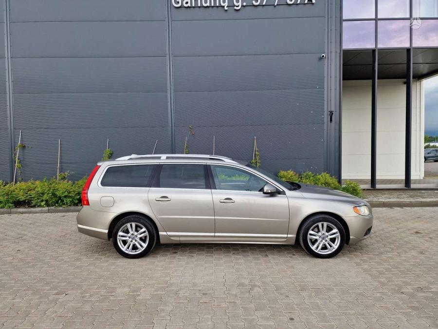 Dzeltens Volvo V70 2011 Viļņa, ar dzinēja tilpumu 1.98 L un nobraukumu 230 tūkst. km par 6190 €, foto 9 vietnē AUTOMOTO.COM.LV