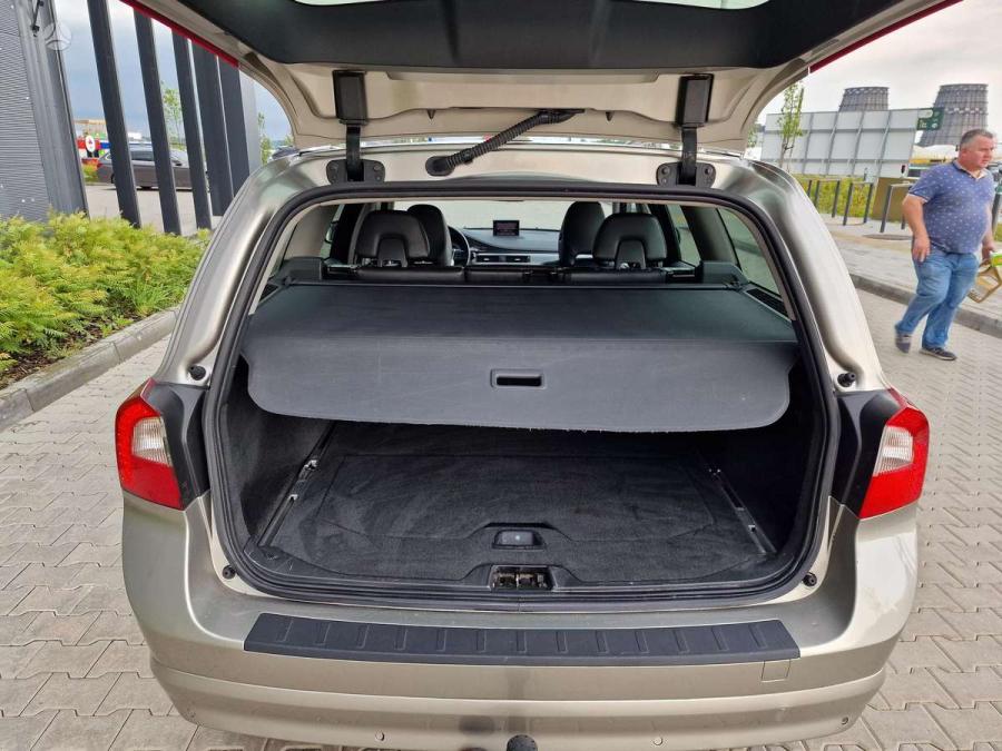 Dzeltens Volvo V70 2011 Viļņa, ar dzinēja tilpumu 1.98 L un nobraukumu 230 tūkst. km par 6190 €, foto 10 vietnē AUTOMOTO.COM.LV