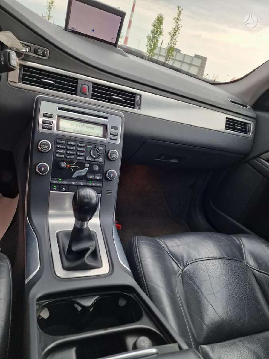 Dzeltens Volvo V70 2011 Viļņa, ar dzinēja tilpumu 1.98 L un nobraukumu 230 tūkst. km par 6190 €, foto 17 vietnē AUTOMOTO.COM.LV