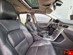 Dzeltens Volvo V70 2011 Viļņa, ar dzinēja tilpumu 1.98 L un nobraukumu 230 tūkst. km par 6190 €, foto 18 vietnē AUTOMOTO.COM.LV