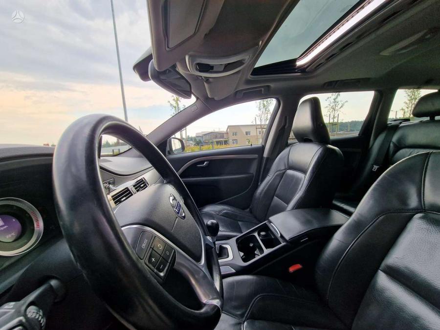 Dzeltens Volvo V70 2011 Viļņa, ar dzinēja tilpumu 1.98 L un nobraukumu 230 tūkst. km par 6190 €, foto 21 vietnē AUTOMOTO.COM.LV
