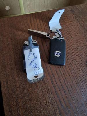 Dzeltens Volvo V70 2011 Viļņa, ar dzinēja tilpumu 1.98 L un nobraukumu 230 tūkst. km par 6190 €, foto 25 vietnē AUTOMOTO.COM.LV