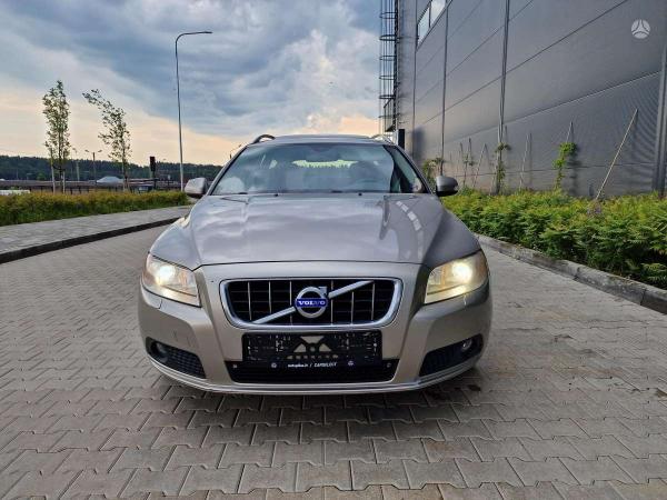 Yellow Volvo V70 2011 in Vilnius, with an engine capacity of 1.98 L and mileage of 240 thousand km for 5899 €, photo 5 on AUTOMOTO.COM.LV