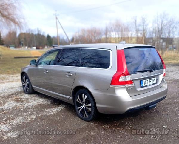 Dzeltens Volvo V70 2014 Tallina, ar dzinēja tilpumu 2.00 L un nobraukumu 264 tūkst. km par 7390 €, foto 3 vietnē AUTOMOTO.COM.LV