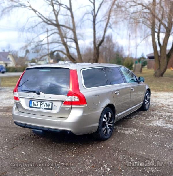 Dzeltens Volvo V70 2014 Tallina, ar dzinēja tilpumu 2.00 L un nobraukumu 264 tūkst. km par 7390 €, foto 4 vietnē AUTOMOTO.COM.LV