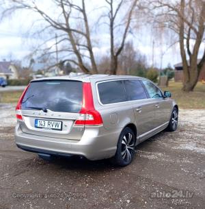 Yellow Volvo V70 2014 in Tallinn, with an engine capacity of 2.00 L and mileage of 264 thousand km for 7390 €, photo 5 on AUTOMOTO.COM.LV