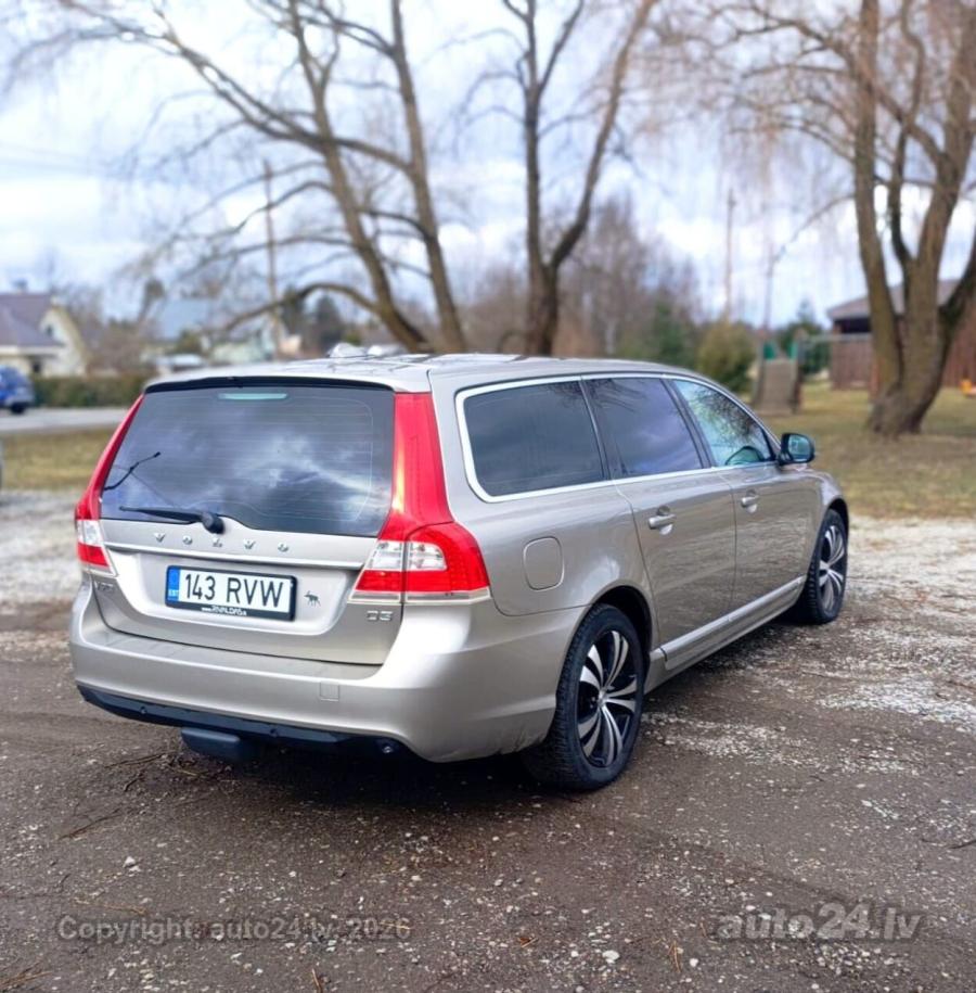 Yellow Volvo V70 2014 in Tallinn, with an engine capacity of 2.00 L and mileage of 264 thousand km for 7390 €, photo 5 on AUTOMOTO.COM.LV