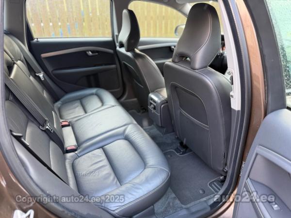 Dzeltens Volvo V70 2015 Tallina, ar dzinēja tilpumu 2.00 L un nobraukumu 262 tūkst. km par 8790 €, foto 11 vietnē AUTOMOTO.COM.LV
