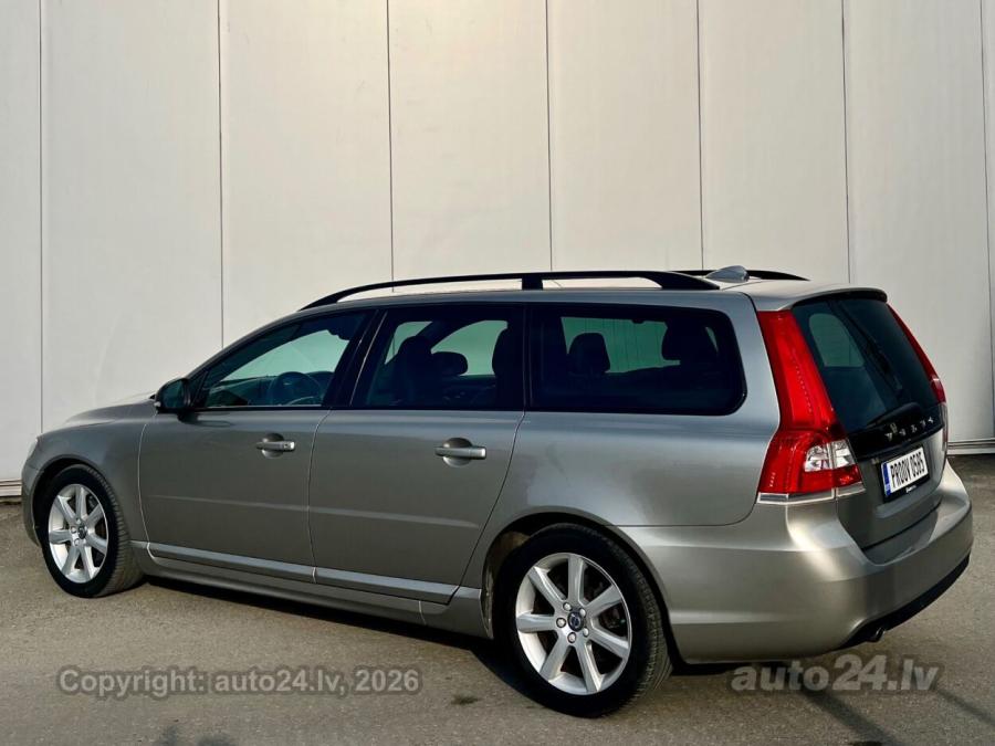 Yellow Volvo V70 2017 in Tallinn, with an engine capacity of 2.00 L and mileage of 219 thousand km for 9999 €, photo 3 on AUTOMOTO.COM.LV