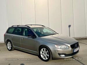 Yellow Volvo V70 2017 in Tallinn, with an engine capacity of 2.00 L and mileage of 219 thousand km for 9999 €, photo 4 on AUTOMOTO.COM.LV