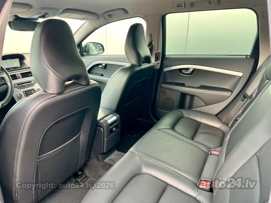 Yellow Volvo V70 2017 in Tallinn, with an engine capacity of 2.00 L and mileage of 219 thousand km for 9999 €, photo 13 on AUTOMOTO.COM.LV