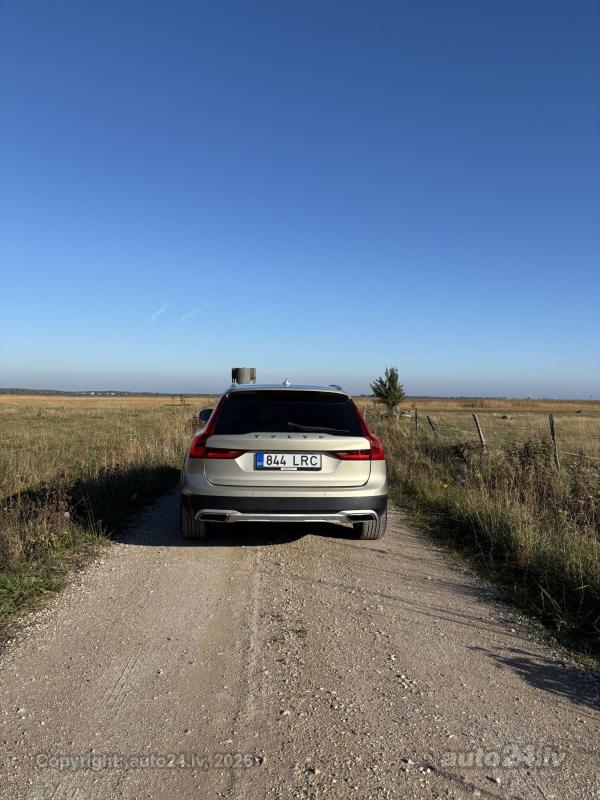 Volvo V90 2018 in Tallinn on AUTOMOTO.COM.LV Beige Volvo V90 2018 in Tallinn, with an engine capacity of 2.00 L and mileage of 320 thousand km for 18000 €, photo 8 on AUTOMOTO.COM.LV