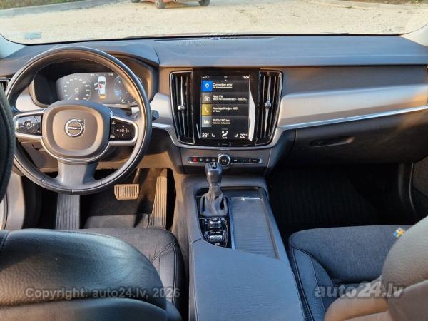 Beige Volvo V90 2019 in Tartu, with an engine capacity of 2.00 L and mileage of 115 thousand km for 22200 €, photo 8 on AUTOMOTO.COM.LV