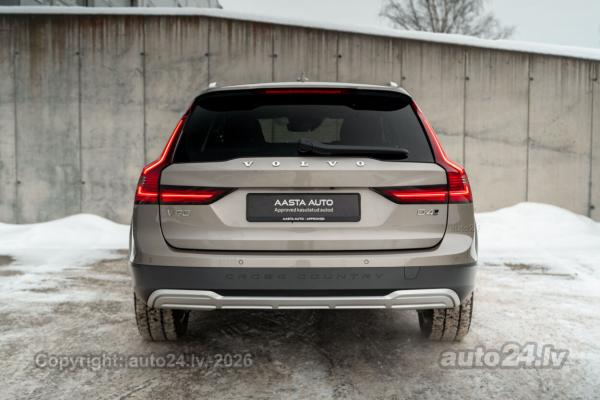 Smilšu krāsa Volvo V90 2021 Tartu, ar dzinēja tilpumu 2.00 L un nobraukumu 128 tūkst. km par 32900 €, foto 5 vietnē AUTOMOTO.COM.LV