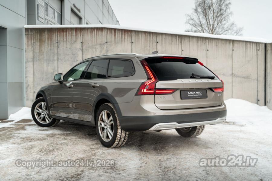 Beige Volvo V90 2021 in Tartu, with an engine capacity of 2.00 L and mileage of 128 thousand km for 32900 €, photo 14 on AUTOMOTO.COM.LV