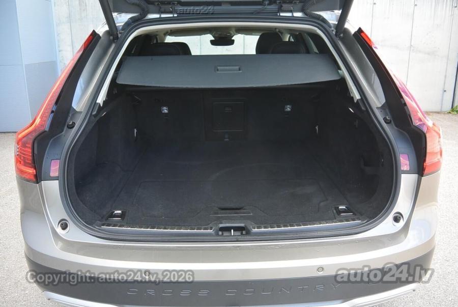Smilšu krāsa Volvo V90 2021 Tartu, ar dzinēja tilpumu 2.00 L un nobraukumu 113 tūkst. km par 33900 €, foto 6 vietnē AUTOMOTO.COM.LV