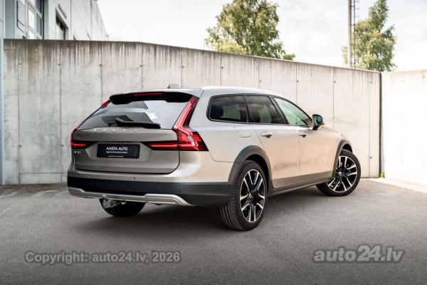 Beige Volvo V90 2021 in Tartu, with an engine capacity of 2.00 L and mileage of 113 thousand km for 33900 €, photo 2 on AUTOMOTO.COM.LV