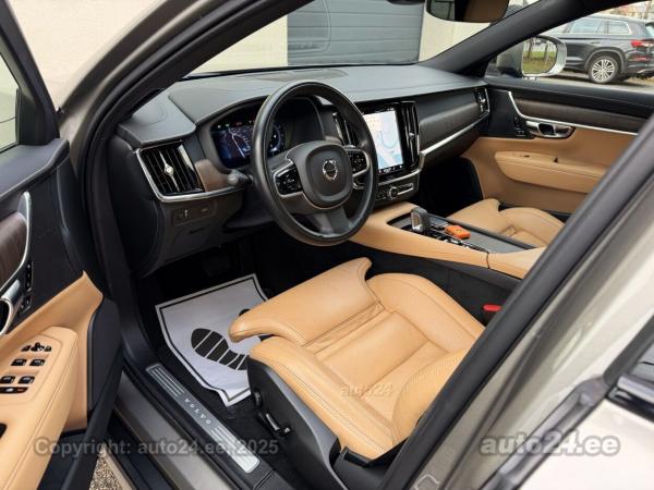 Beige Volvo V90 2022 in Parnu, with an engine capacity of 2.00 L and mileage of 99 thousand km for 42990 €, photo 11 on AUTOMOTO.COM.LV