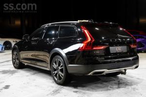 Black Volvo V90 2017 in Riga, with an engine capacity of 2.00 L and mileage of 239 thousand km for 20500 €, photo 6 on AUTOMOTO.COM.LV