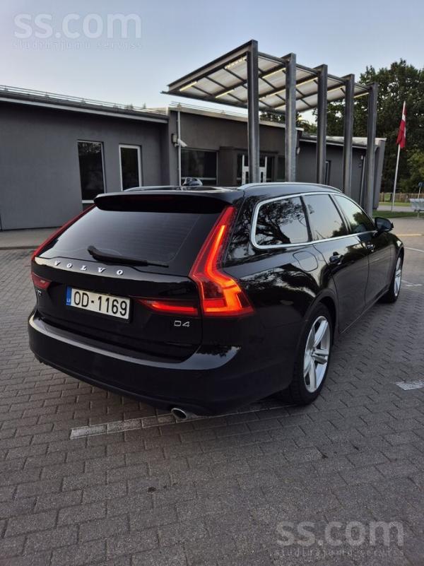 Black Volvo V90 2017 in Riga, with an engine capacity of 2.00 L and mileage of 273 thousand km for 14200 €, photo 6 on AUTOMOTO.COM.LV