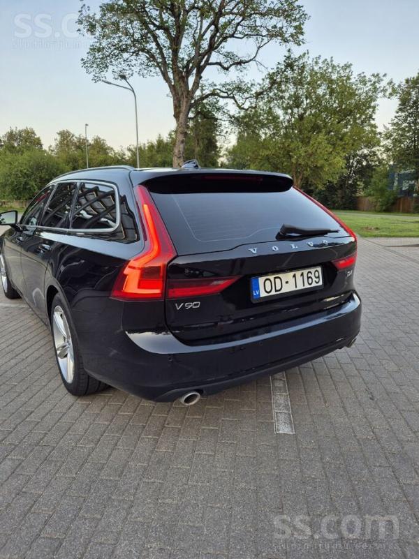 Black Volvo V90 2017 in Riga, with an engine capacity of 2.00 L and mileage of 273 thousand km for 14200 €, photo 7 on AUTOMOTO.COM.LV