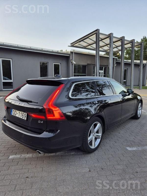 Black Volvo V90 2017 in Riga, with an engine capacity of 2.00 L and mileage of 273 thousand km for 14200 €, photo 8 on AUTOMOTO.COM.LV