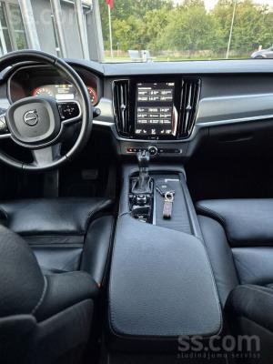 Melns Volvo V90 2017 Rīga, ar dzinēja tilpumu 2.00 L un nobraukumu 273 tūkst. km par 14200 €, foto 16 vietnē AUTOMOTO.COM.LV