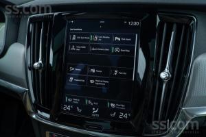 Black Volvo V90 2016 in Tukums, with an engine capacity of 2.00 L and mileage of 273 thousand km for 15990 €, photo 26 on AUTOMOTO.COM.LV