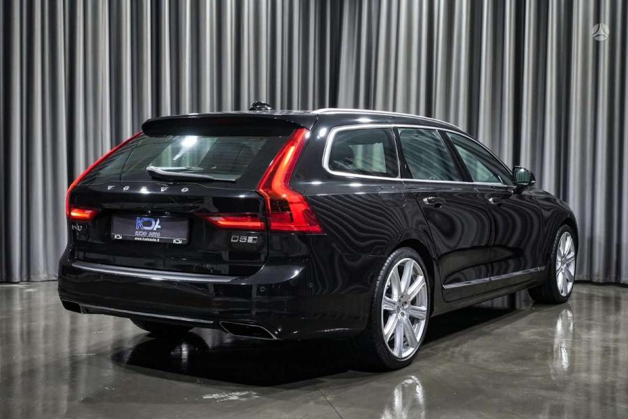 Black Volvo V90 2016 in Marijampole, with an engine capacity of 1.97 L and mileage of 239 thousand km for 15950 €, photo 11 on AUTOMOTO.COM.LV