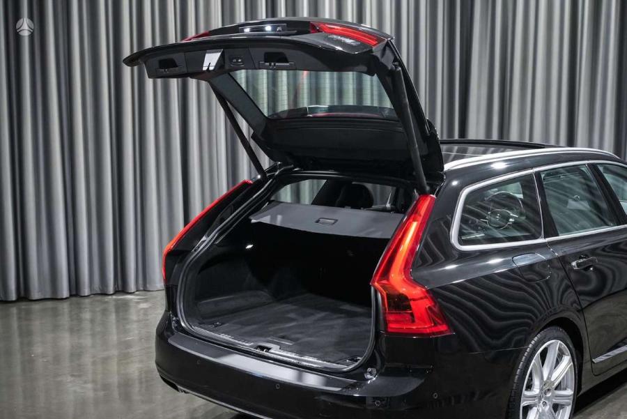 Black Volvo V90 2016 in Marijampole, with an engine capacity of 1.97 L and mileage of 239 thousand km for 15950 €, photo 12 on AUTOMOTO.COM.LV