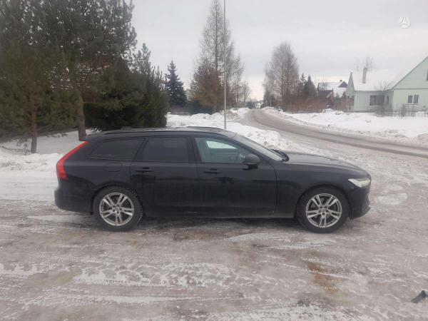 Black Volvo V90 2016 in Vilnius, with an engine capacity of 1.97 L and mileage of 612 thousand km for 10500 €, photo 5 on AUTOMOTO.COM.LV
