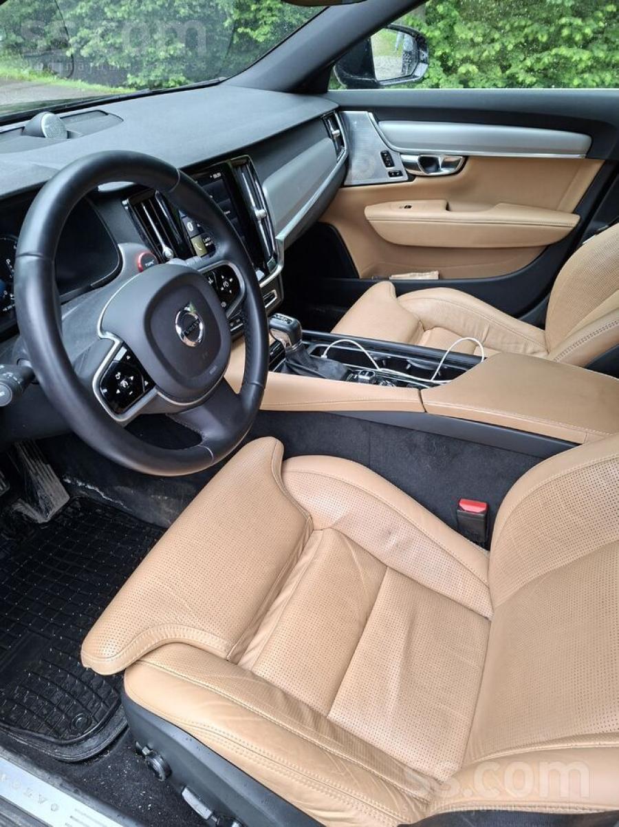 Melns Volvo V90 2016 Talsi, ar dzinēja tilpumu 2.00 L un nobraukumu 287 tūkst. km par 15000 €, foto 9 vietnē AUTOMOTO.COM.LV