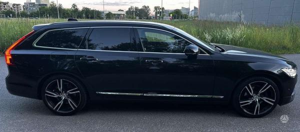 Black Volvo V90 2016 in Vilnius, with an engine capacity of 1.97 L and mileage of 379 thousand km for 10450 €, photo 3 on AUTOMOTO.COM.LV