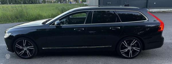 Black Volvo V90 2016 in Vilnius, with an engine capacity of 1.97 L and mileage of 379 thousand km for 10450 €, photo 5 on AUTOMOTO.COM.LV