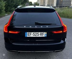 Black Volvo V90 2016 in Vilnius, with an engine capacity of 1.97 L and mileage of 379 thousand km for 10450 €, photo 8 on AUTOMOTO.COM.LV