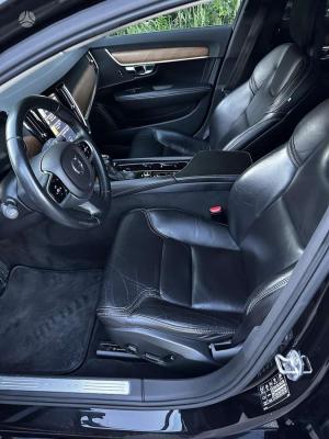Black Volvo V90 2016 in Vilnius, with an engine capacity of 1.97 L and mileage of 379 thousand km for 10450 €, photo 10 on AUTOMOTO.COM.LV