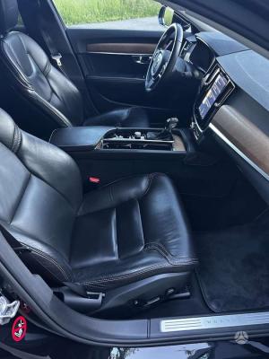 Black Volvo V90 2016 in Vilnius, with an engine capacity of 1.97 L and mileage of 379 thousand km for 10450 €, photo 11 on AUTOMOTO.COM.LV