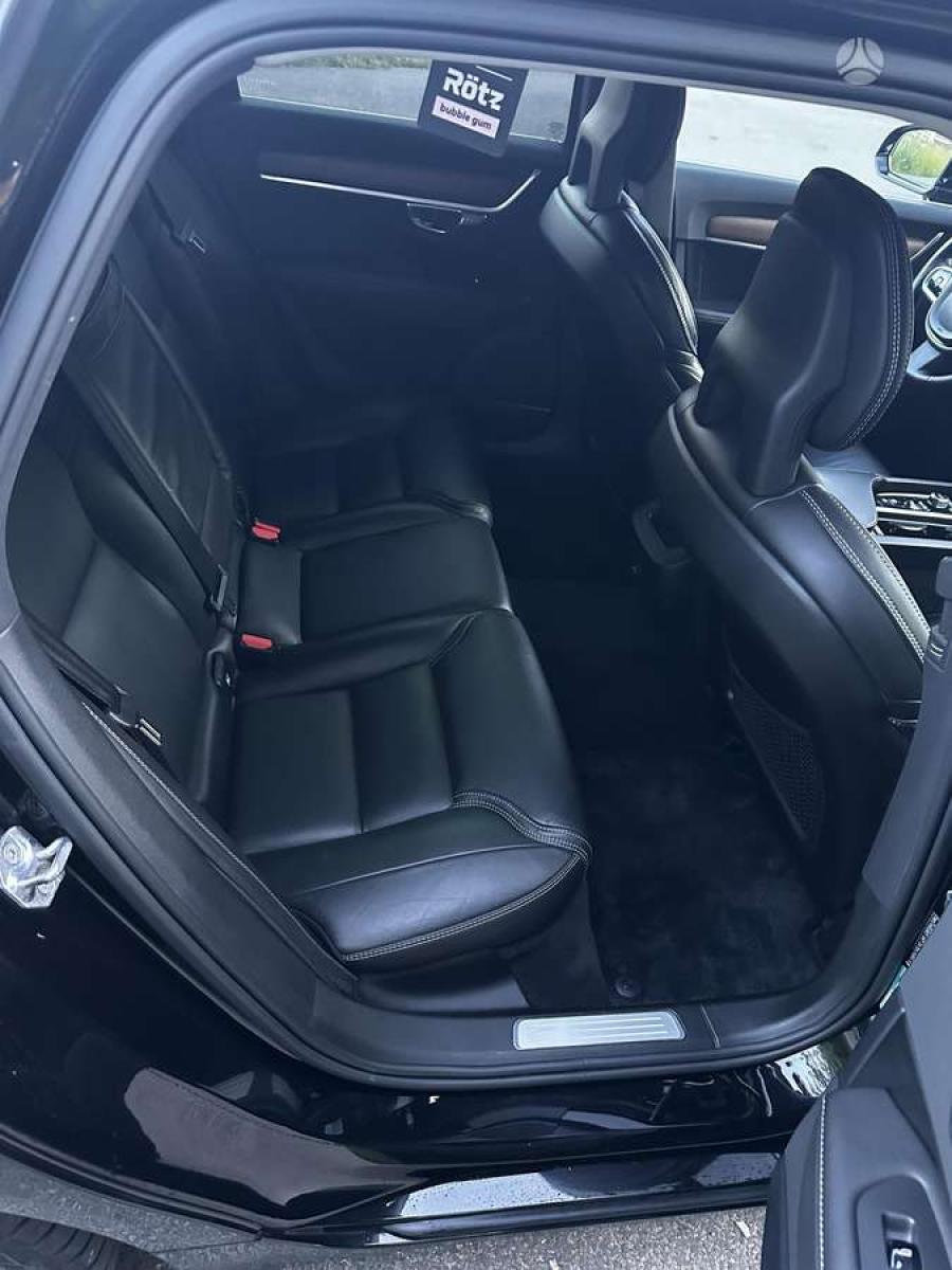 Black Volvo V90 2016 in Vilnius, with an engine capacity of 1.97 L and mileage of 379 thousand km for 10450 €, photo 14 on AUTOMOTO.COM.LV