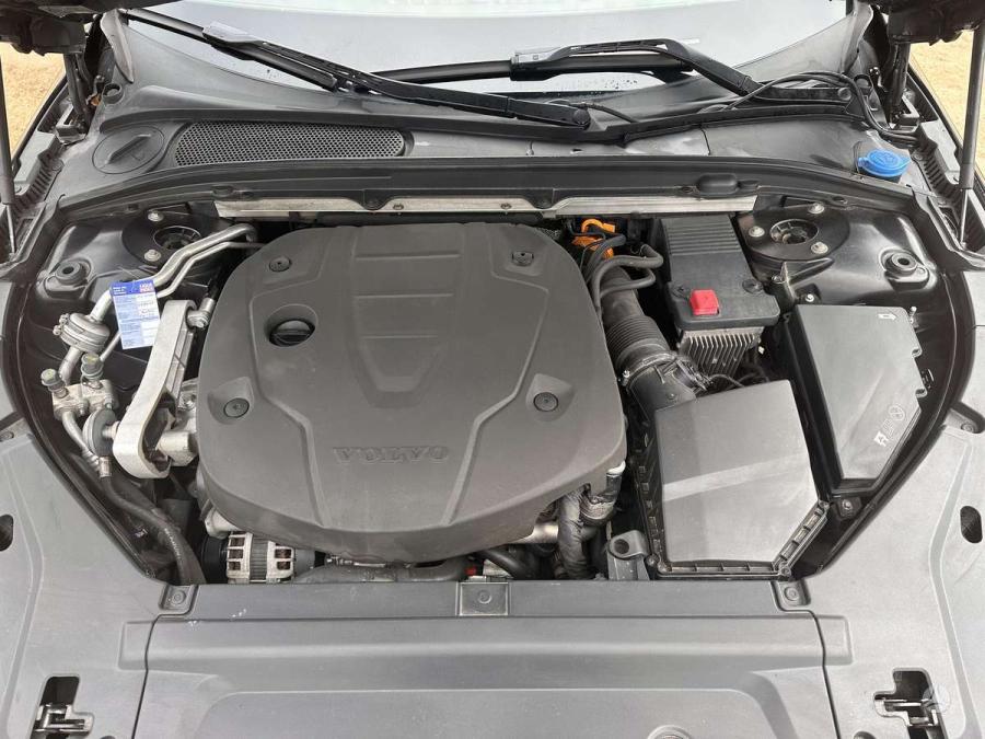 Black Volvo V90 2016 in Vilnius, with an engine capacity of 1.97 L and mileage of 379 thousand km for 10450 €, photo 19 on AUTOMOTO.COM.LV