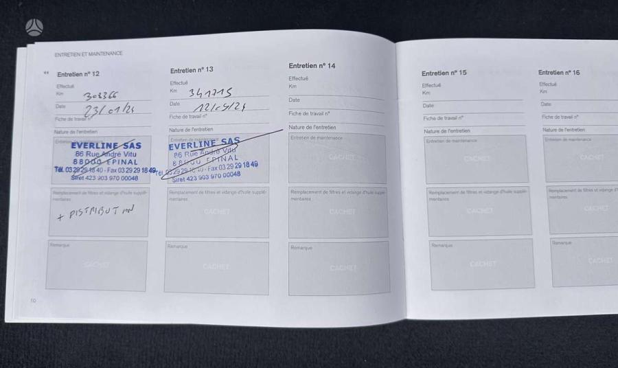 Black Volvo V90 2016 in Vilnius, with an engine capacity of 1.97 L and mileage of 379 thousand km for 10450 €, photo 22 on AUTOMOTO.COM.LV